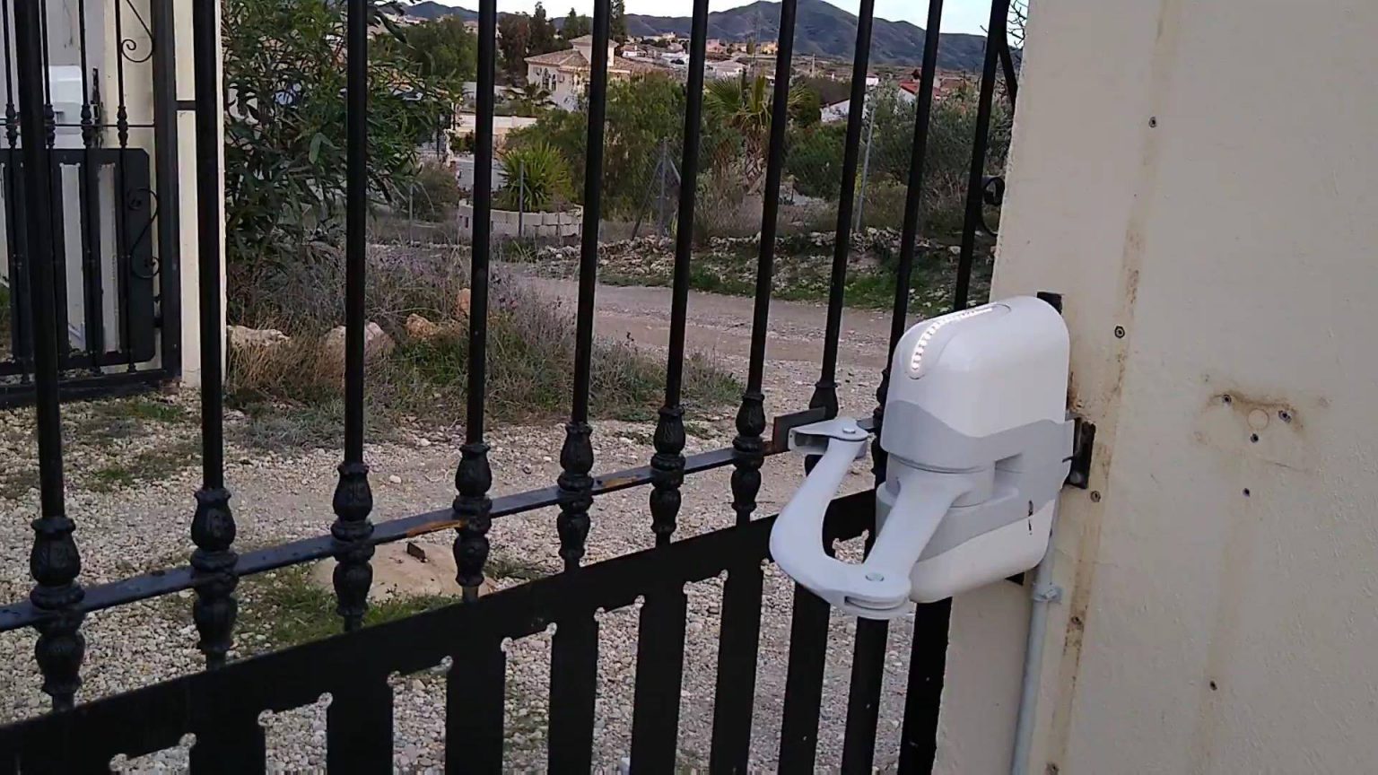 Key Automation articulated gate motor | Cool Solutions